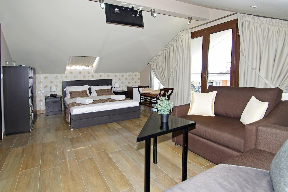 Suite Deluxe, banheira de hidromassagem grande, vista para o mar | Cofre no quarto, secretária, quartos insonorizados 
