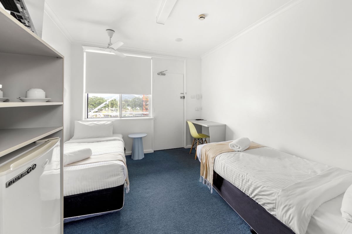 Quarto Twin Standard | Secretária, Wi-fi grátis, roupa de cama fornecida