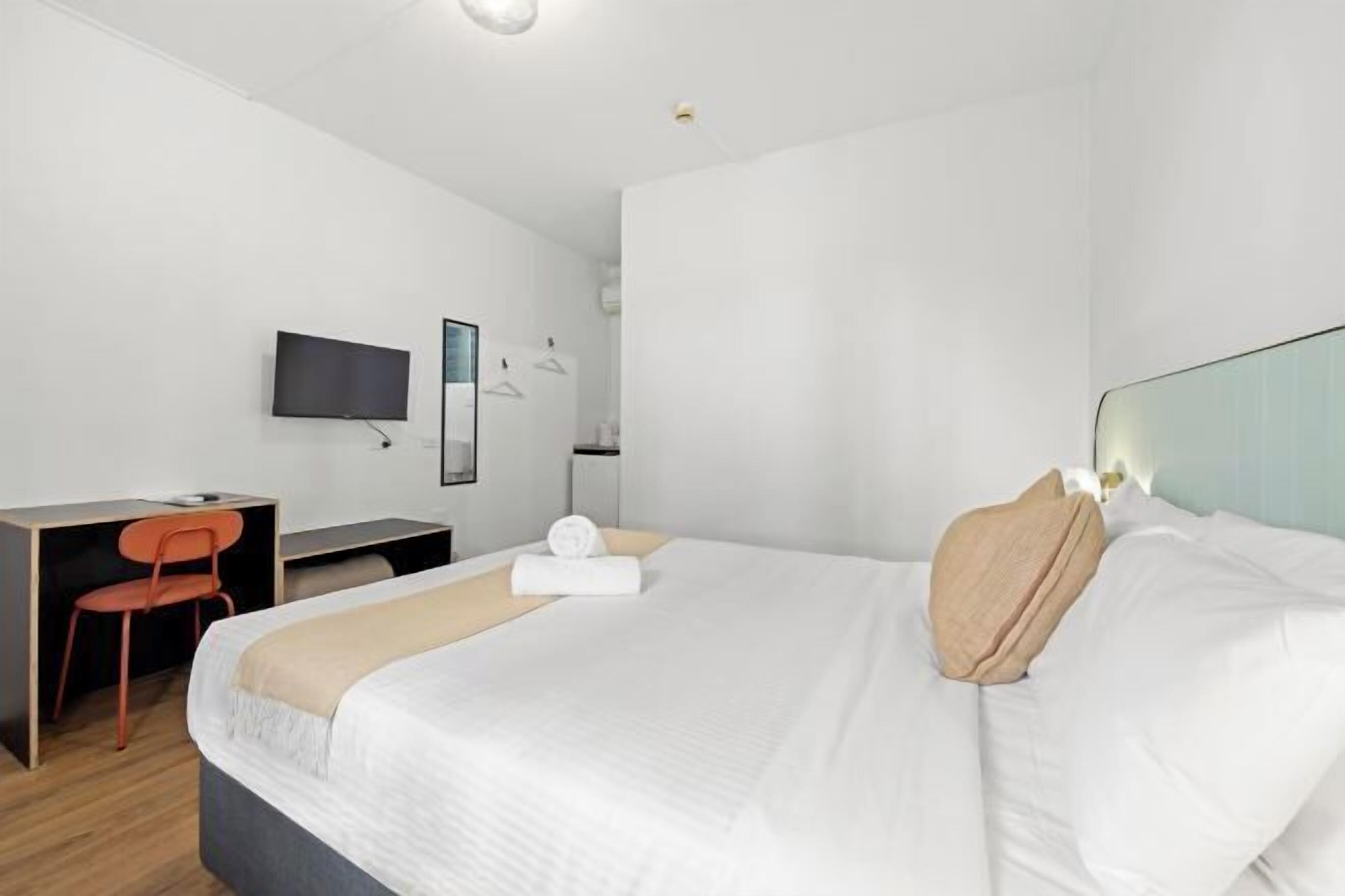 Escrivaninha, Wi-Fi de cortesia, roupa de cama