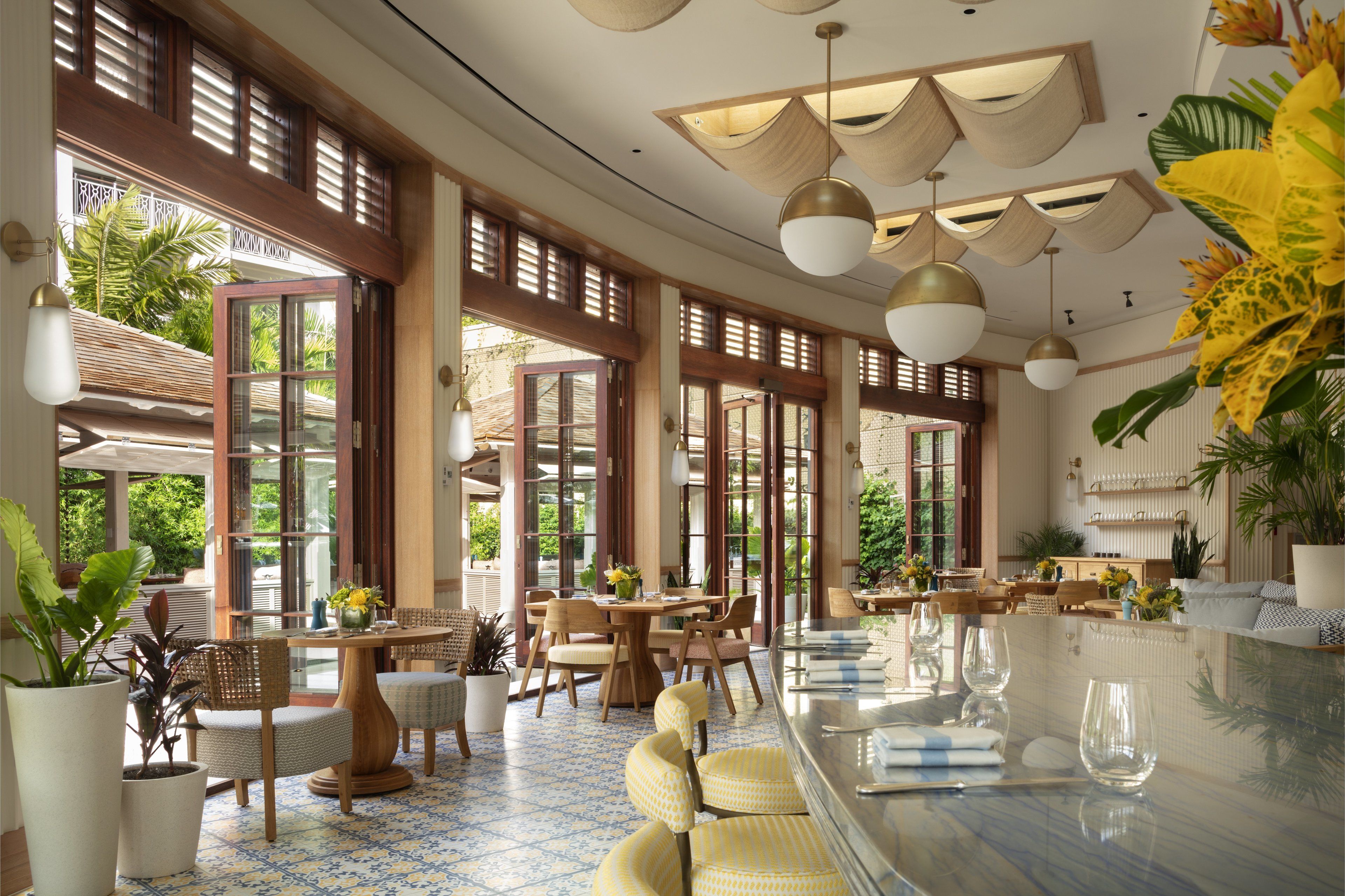 3 restaurantes: servem pequenos-almoços, almoços e jantares