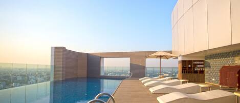 2 piscinas exteriores