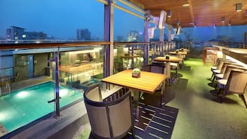 3 restaurantes, pequenos-almoços servidos, cozinha internacional