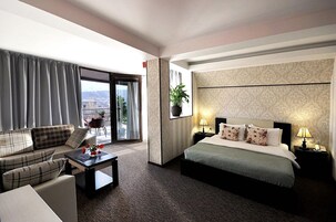 Estúdio, terraço | Lençóis italianos Frette, roupas de cama premium