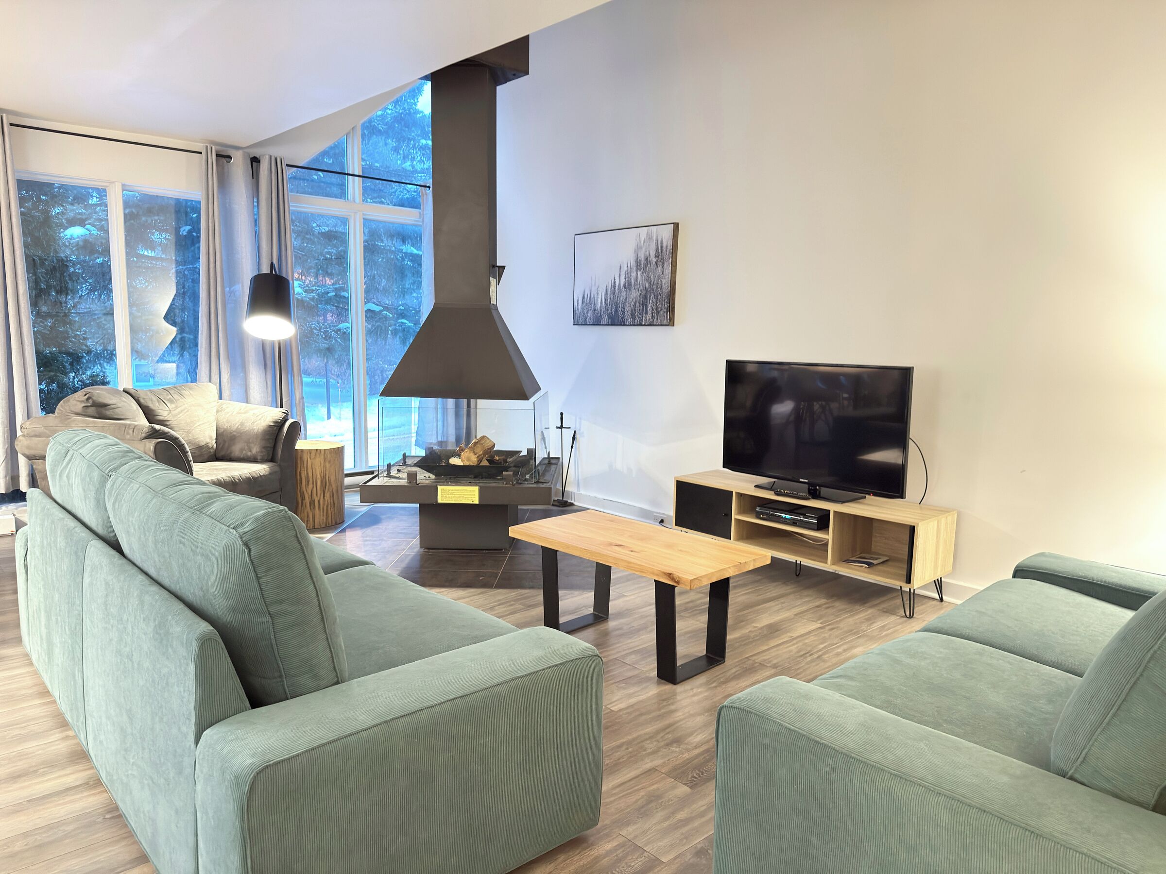 Vila, 5 quartos, lareira | Área de estar | TV de tela plana 40 polegadas com canais a cabo