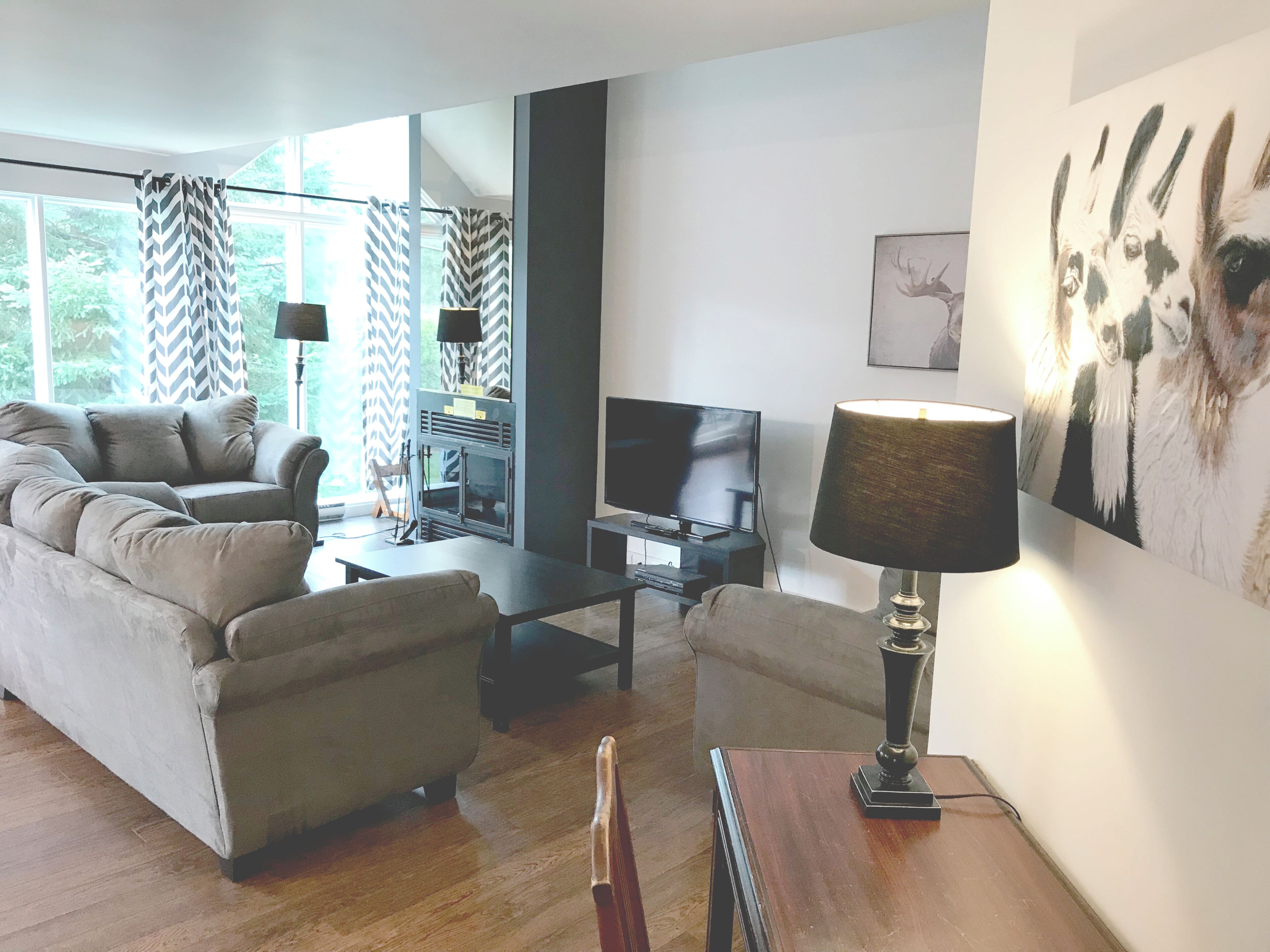 Vila, banheira de imersão (4-Bedroom w/spa) | Sala de estar | TV de tela plana 40 polegadas com canais a cabo