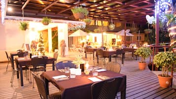 Café da manhã, almoço e jantar; culinária italiana