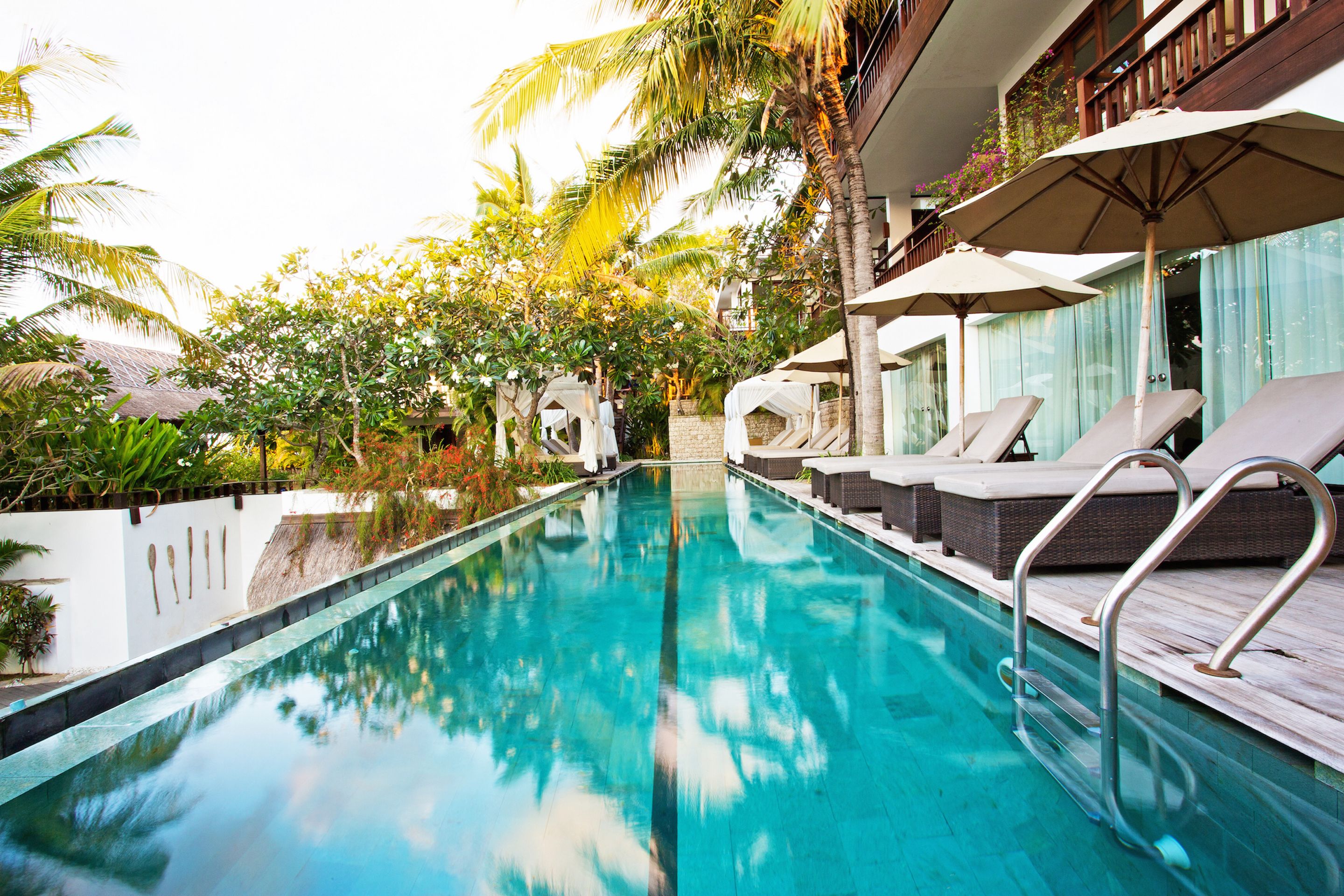 3 piscinas externas, guarda-sóis, espreguiçadeiras