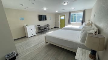 Estúdio, 2 camas Queen, acessível, cozinha americana | 1 quarto, roupas de cama premium, Wi-Fi de cortesia, roupa de cama