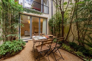 Suite Premium, vista para o jardim | Terraço/pátio interior