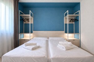 Apartamento básico, 2 quartos (Easy 1° Floor) | 2 quartos, cofres nos quartos, roupa de cama