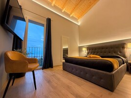 Quarto casal luxo, vista para o mar, em edifício anexo | Frigobar, escrivaninha, Wi-Fi de cortesia, roupa de cama