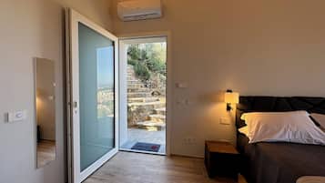Quarto Duplo Deluxe, varanda, vista para o mar | Minibar, secretária, Wi-fi grátis, roupa de cama fornecida