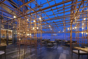 3 restaurantes, pequenos-almoços servidos, cozinha asiática 