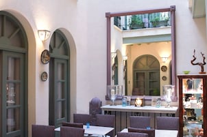 Televisor de ecrã plano de 42 polegadas com canais por cabo, televisor