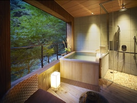 With bath in the room, 20 minutes from Izumisano by bus, can't serve dinner after 7 PM Check in | Cofres nos quartos, Wi-Fi de cortesia, roupa de cama