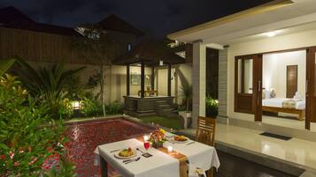Vila, 1 quarto, piscina particular | Frigobar, individualmente decorados, individualmente mobiliados