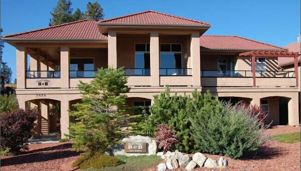 A Vacation Paradise At Quail Ridge B&b - Kelowna