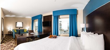 Estúdio, 1 cama King, geladeira e micro-ondas | Roupas de cama premium, cofres nos quartos