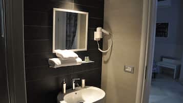 Minibar, cofre no quarto, secretária, quartos insonorizados