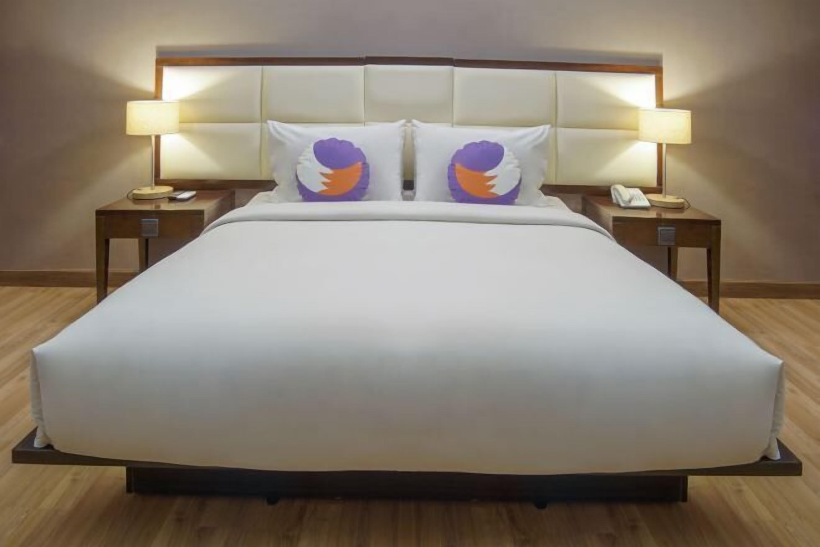 Roupa de alta qualidade, minibar, cofre no quarto, secretária 