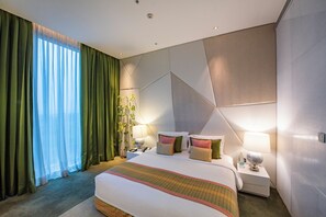 Suíte, 2 quartos (Vivanta, Airport View) | Frigobar, cofres nos quartos, escrivaninha