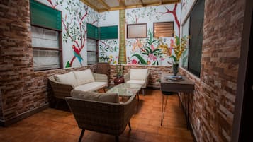 Área de estar no saguão