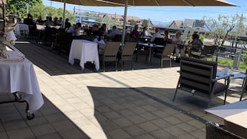Pequenos-almoços, almoços e jantares servidos