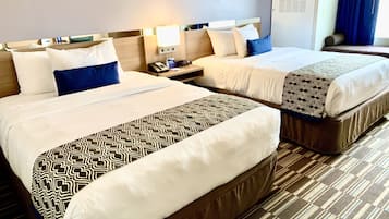 Quarto, 2 camas queen-size, não fumadores | Secretária, ferro/tábua de engomar, camas desdobráveis, Wi-fi grátis