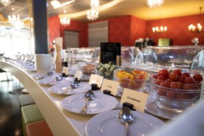 Café da manhã com buffet todos os dias mediante uma taxa