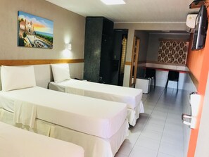 Quartos insonorizados, ferro/tábua de engomar, Wi-fi grátis