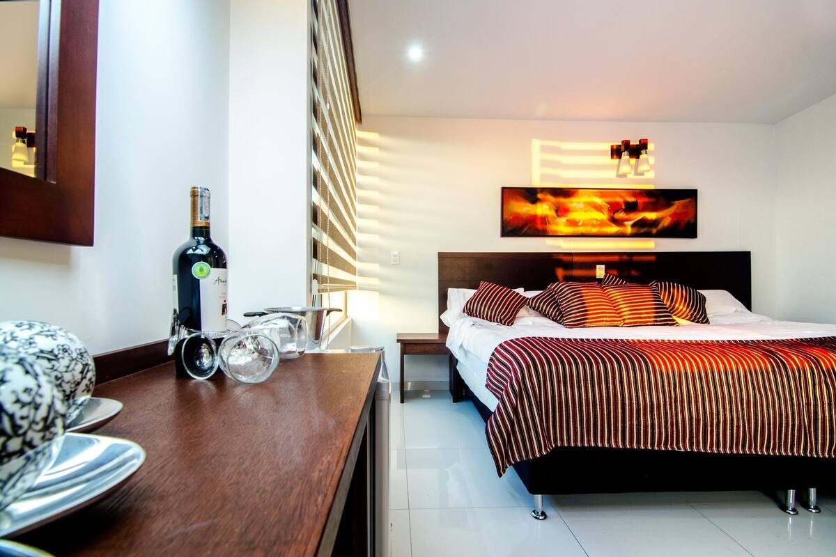 Secretária, Wi-fi grátis, roupa de cama fornecida