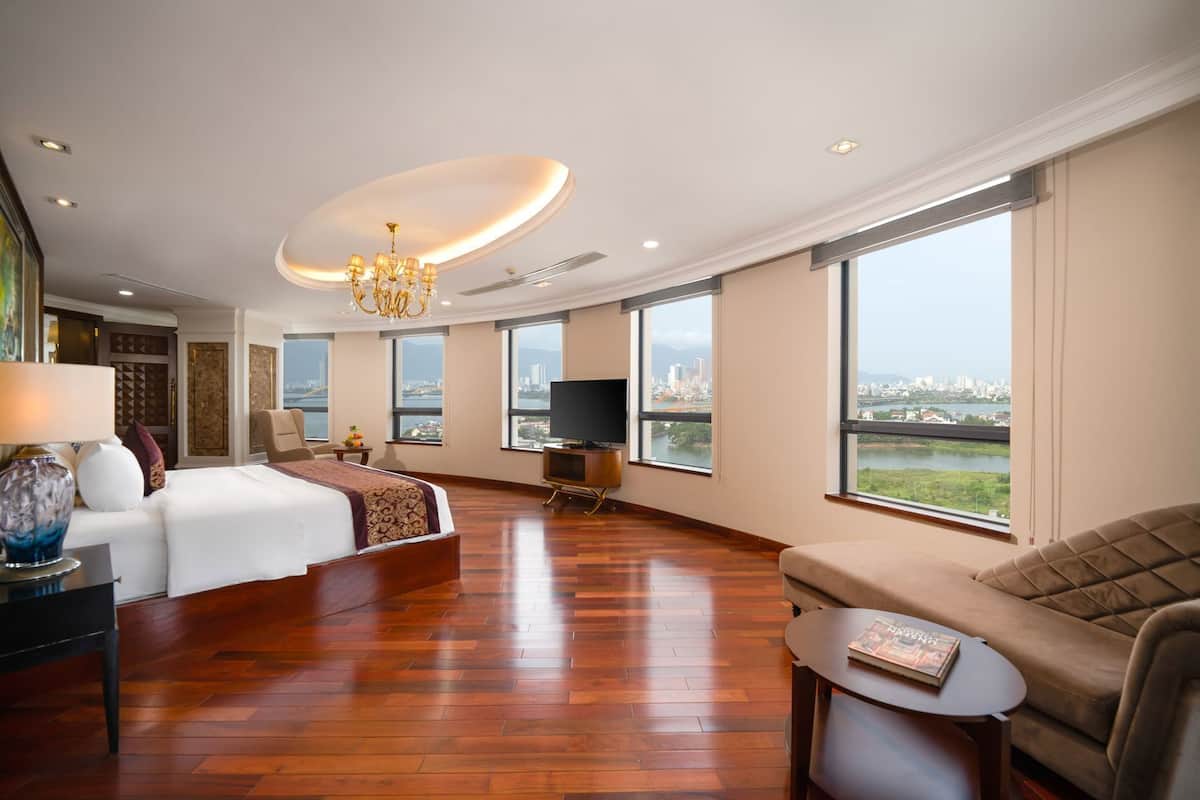 Minibar, cofre no quarto, cortinas/cortinados opacos