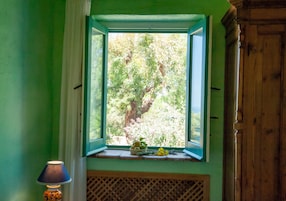 Quarto luxo | Wi-Fi de cortesia, roupa de cama