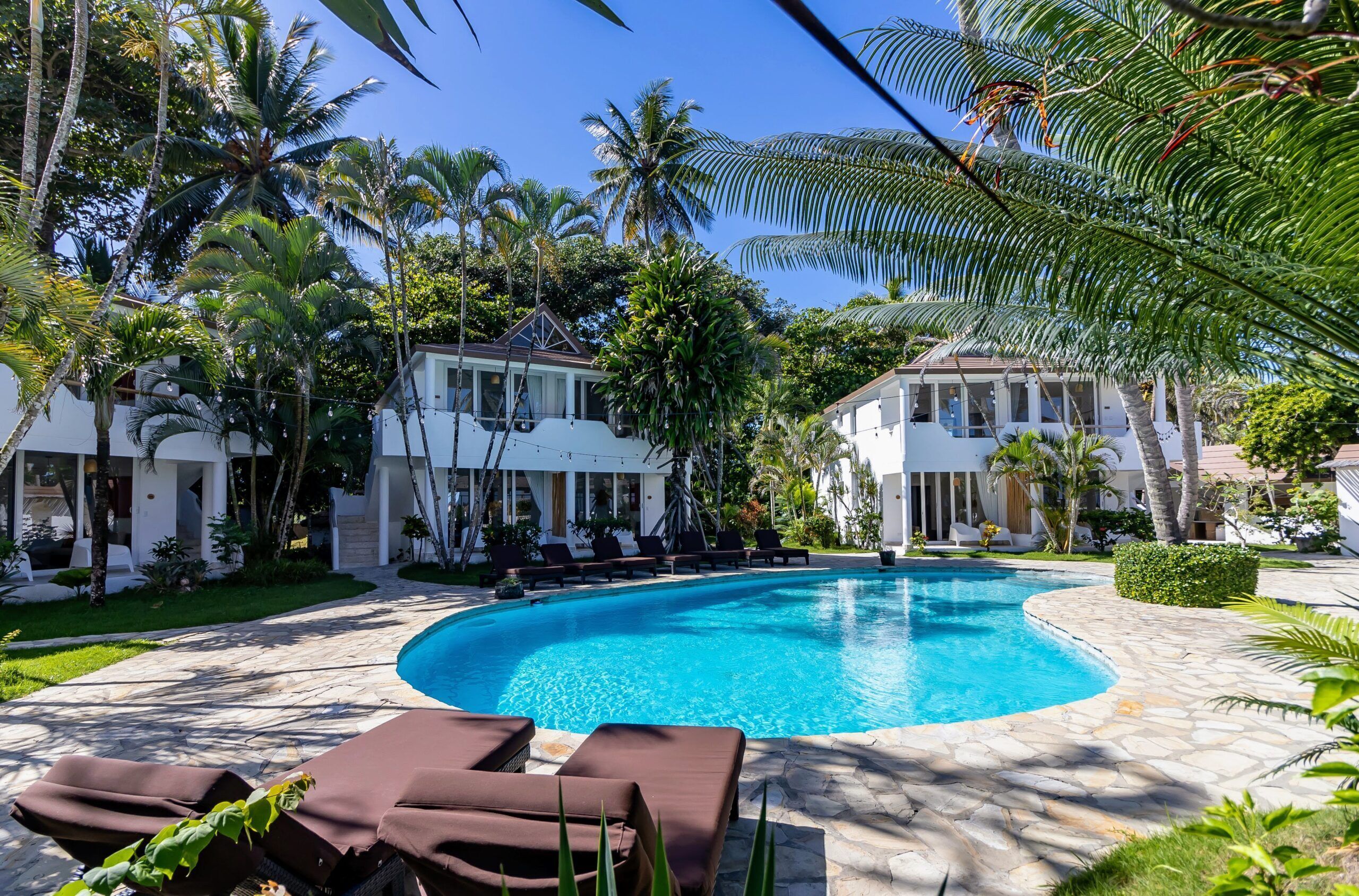 Piscina exterior, toldos gratuitos 