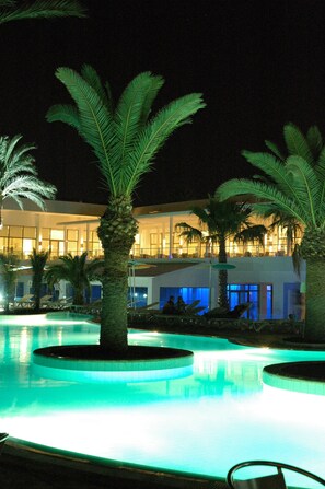 Piscina interior, piscina exterior 