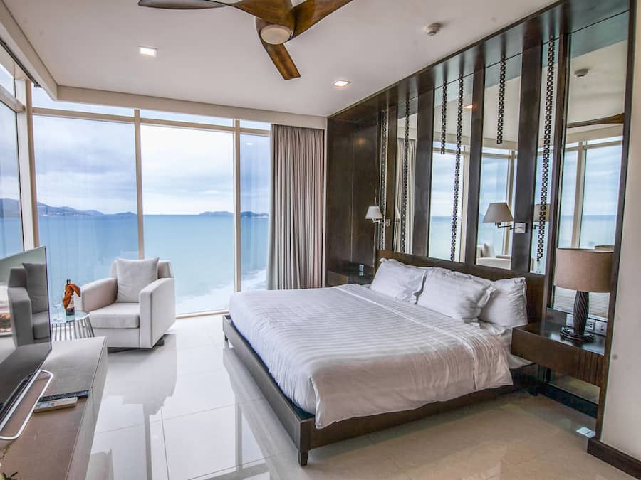 Suíte grand, 2 quartos (Executive Residence) | Roupas de cama premium, frigobar, cofres nos quartos