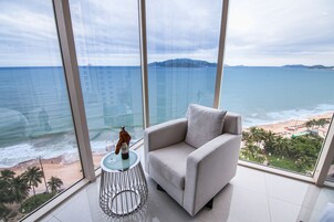 Roupa de alta qualidade, minibar, cofre no quarto 