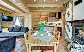 Chalé (200747779) | Sala | Televisor de ecrã plano de 32 polegadas com canais digitais 