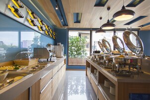 Pequeno-almoço self-service diário incluído 