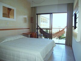 Apartamento Executivo | Cofre no quarto, roupa de cama fornecida 