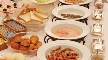 Café da manhã com buffet todos os dias mediante uma taxa