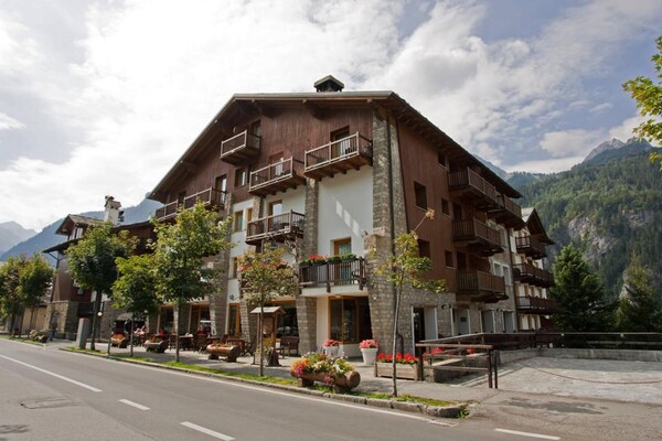 Residence Le Grand Chalet - Courmayeur