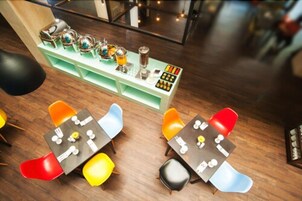 Café da manhã com buffet todos os dias mediante uma taxa
