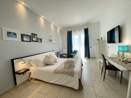 Quarto Triplo Superior, varanda | Roupa hipoalergénica, camas de colchão viscoelástico 