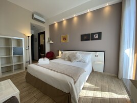Quarto Duplo Superior | Roupa hipoalergénica, camas de colchão viscoelástico, secretária