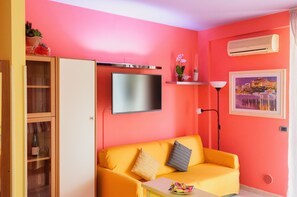 Estúdio | Área de estar | TV de tela plana 42 polegadas com canais digitais, TV