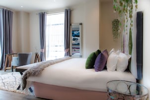 Quarto Individual Superior, vista para o jardim | Roupa de alta qualidade, minibar, cofre no quarto, secretária 