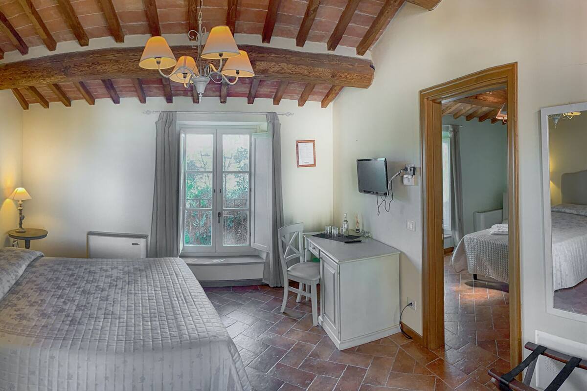 Suite Standard, 1 cama de casal e sofá-cama | Cofre no quarto, secretária, quartos insonorizados, Wi-fi grátis 