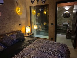 Suite Superior | Roupa de alta qualidade, edredões de penas, camas de colchão pillowtop 