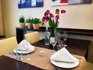 Apartamento, 1 quarto | Restaurantes